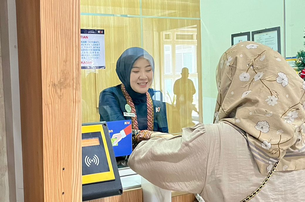 Dukung Implementasi ESG, LRT Sumsel Hadirkan Metode Pembayaran Non Tunai Menggunakan QRIS di ...