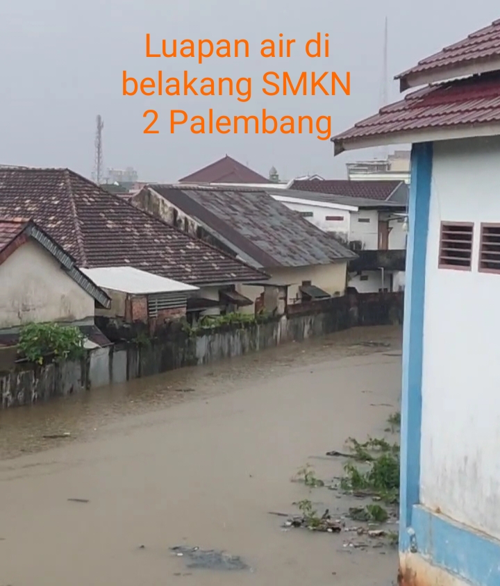 Diduga Pihak Sekolah Lalai, Dinding Pembatas SMK Negeri 2 Palembang ...